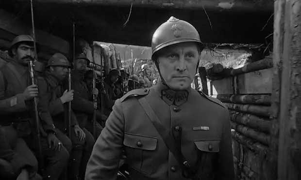 Argazkia №2 - Kirk Douglas komatxoetan