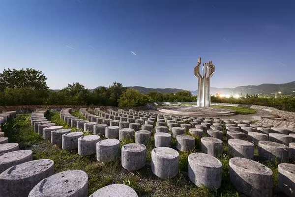 Yugoslav Monumen Komunis Brutalism (Foto) 139289_11