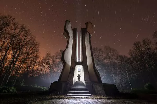 Yugoslav Monumen Komunis Brutalism (Foto) 139289_2