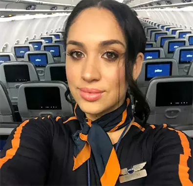 Foto №2 - Stewardess klagade över att hon var förvirrad hela tiden med Megan-Marcle