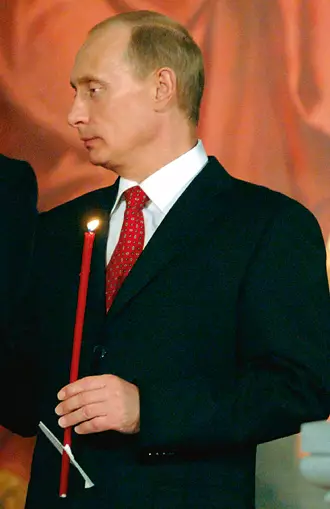 Путин држи свећу