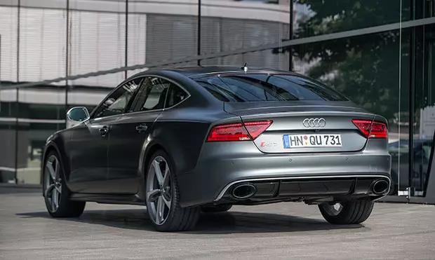 Photo number 5 - Audi RS 7 Sportback: Grozny Supercar for Mom and Grandmother