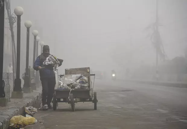 Foto №1 - Kaluga oficial va suggerir recollir ciutadans insatisfets i enviar a Delhi com a "branca de l'infern a la terra" (vídeo)