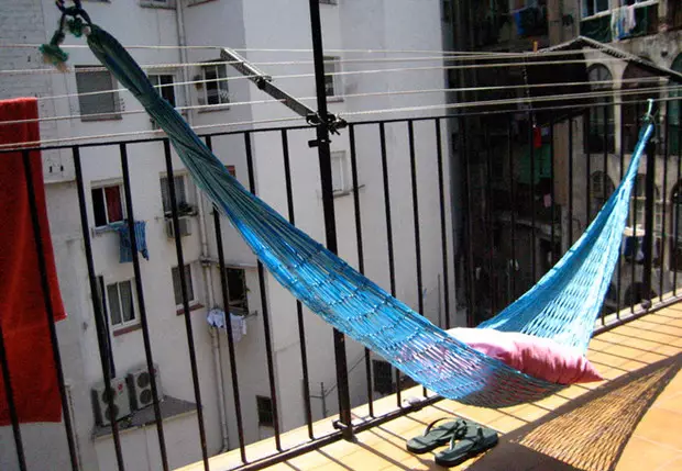 3 būdai, kaip paversti balkoną puikioje vietoje atsipalaiduoti