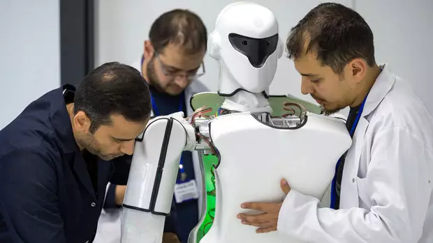 Nuotrauka №3 - Turkijos kompanija išleido buitinį robotą, tačiau jis yra baisus baisus