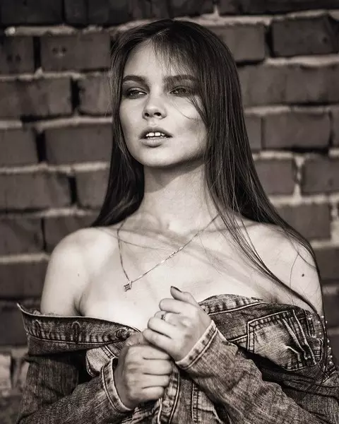 Miss Russia - 2018 Julia Polyacchina! Foto na-enweghị okpueze na ndị na-enweghị isi na-enweghị isi! 14894_12