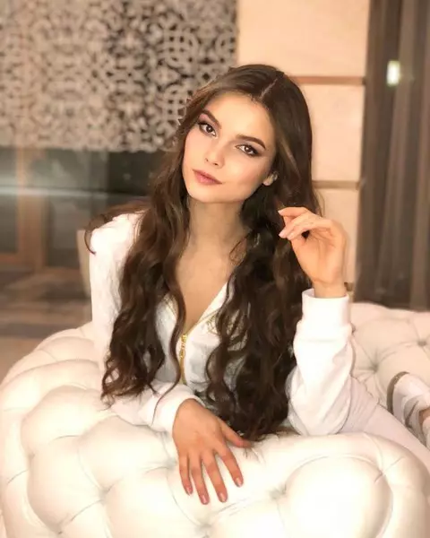 U-Miss Russia - 2018 UJulia Polyacchina! Ifoto ngaphandle kwesithsaba kunye nezihlobo ezingafunekiyo! 14894_4