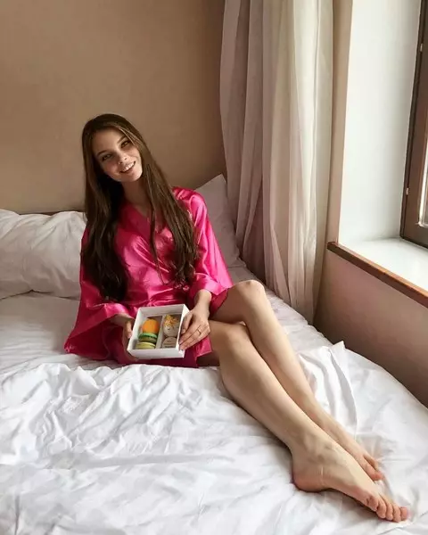 Miss Russia - 2018 Julia Polyacchina! ပန်း ဦး ရစ်သရဖူကိုနှင့်မလိုအပ်သောပ th ိပက္ခမပါဘဲဓာတ်ပုံ! 14894_6