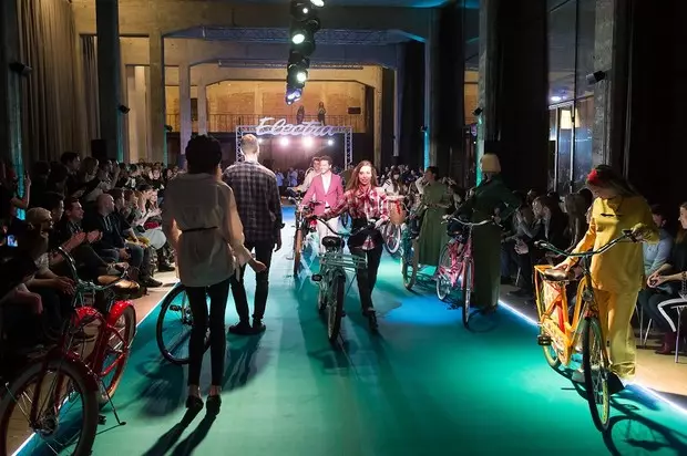 Photo №1 - Podium for Bicycles: Fashion Show Electra เนื่องในโอกาสครบรอบ 25 ปีของแบรนด์