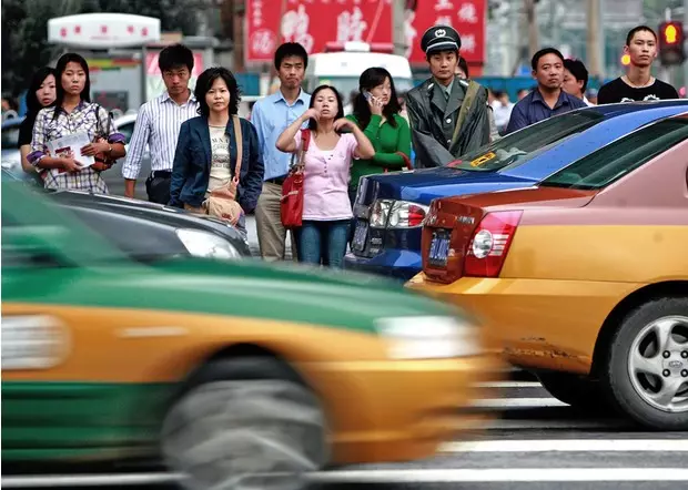 Numărul fotografiei 1 - în China, continuă să lupte cu pietoni fără scrupule: acum sunt udați cu apă