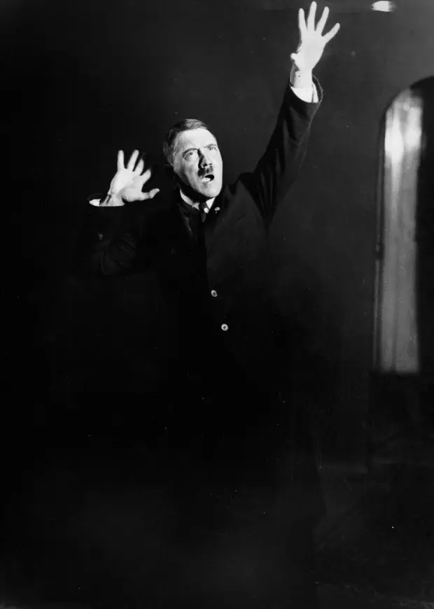 Hitler Waves käed