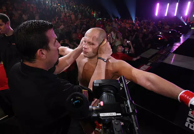 "Pourquoi Fedor se comporte-t-il comme un imbécile?" American Fighter a frappé Emelianenko