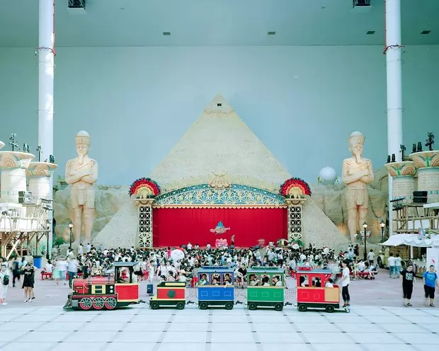 Foto Foto 1 - Taman hiburan sing paling aneh (Galeri Surreal)