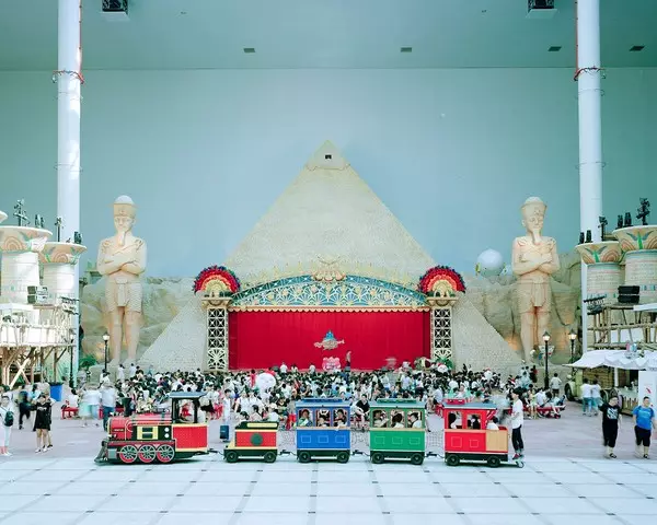 Taman hiburan sing paling aneh (Galeri Surreal) 15615_11