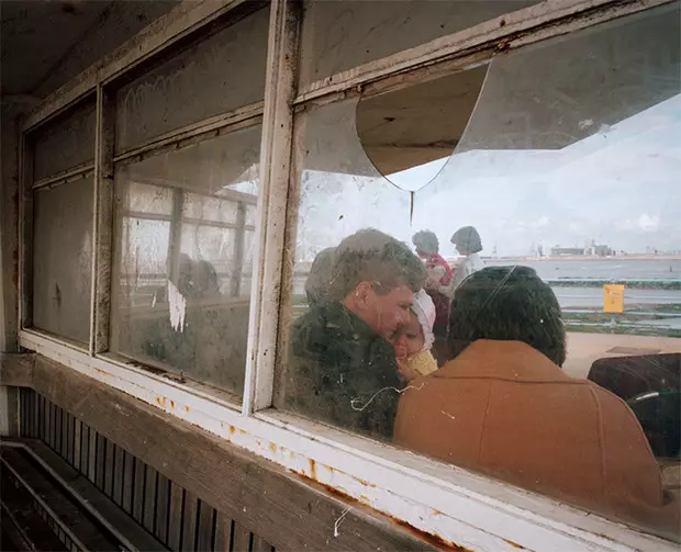 Foto numurs 4 - Parastā tūristu elle: Angļu kūrorta fotogrāfijas 80. gados