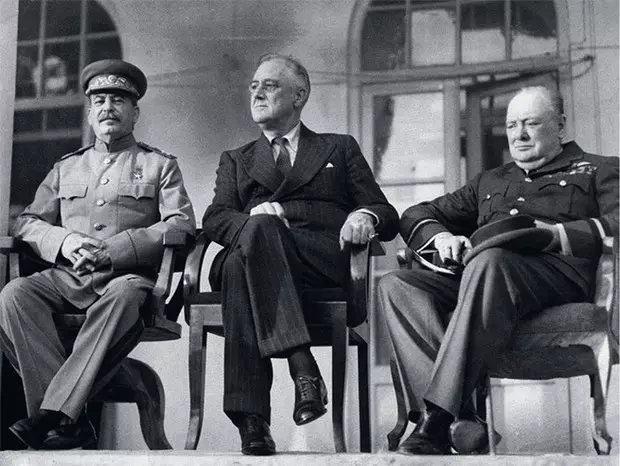Staline, Roosevelt et Churchill à la conférence Téhéran