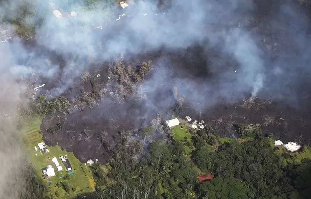 Chithunzi №4 - Lava kuchokera ku chiphalaphano ku Hawaii kusefukira kwamaseri