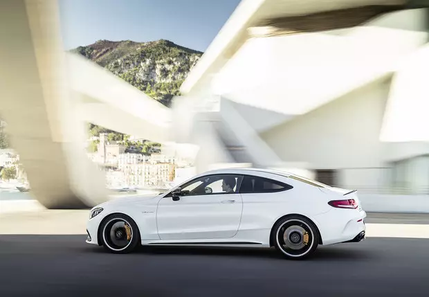 Fitowar wuta. Mercedes-amg c 63 s