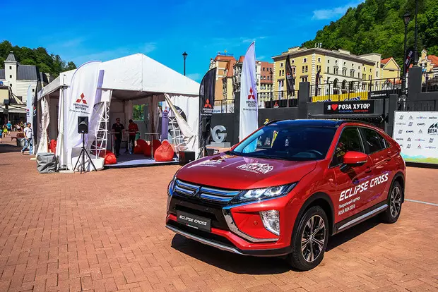 Hvað er algengt á milli hins nýja Crossover Mitsubishi Eclipse Cross og árlega Rosarun Running Festival?