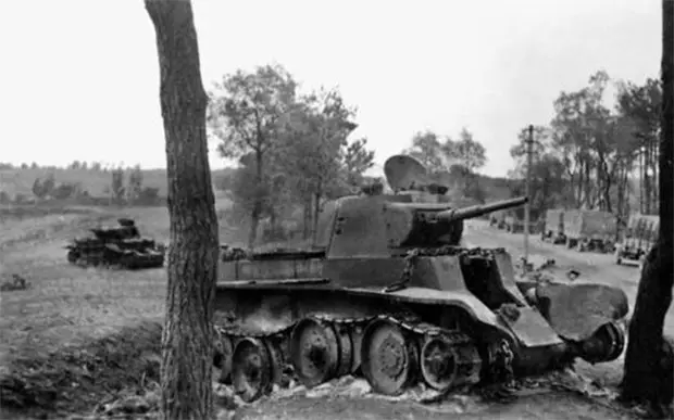 Pictrice №№2 - Leningrad Prokhorovka: အနီရောင်တပ်မတော်၏အကောင်းဆုံး Tank Stanks နှင့် Wehrmacht ၏တန်ပြန်တိုက်ပွဲများ