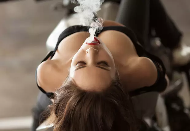 The girl drinks smoke from the ears! And it means that she has big health problems! VIDEO