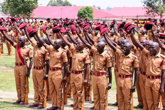 Uganda bacê li ser karanîna peyamber û torên civakî ragihand