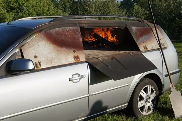 Photo №4 - Svar Lyfhak: Jak otočit staré auto do trouby (a vařit Borsch v něm)