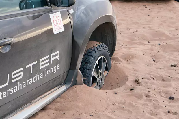 Foto №26 - Renault Duster: Adakah anda membuang ke Sahara?