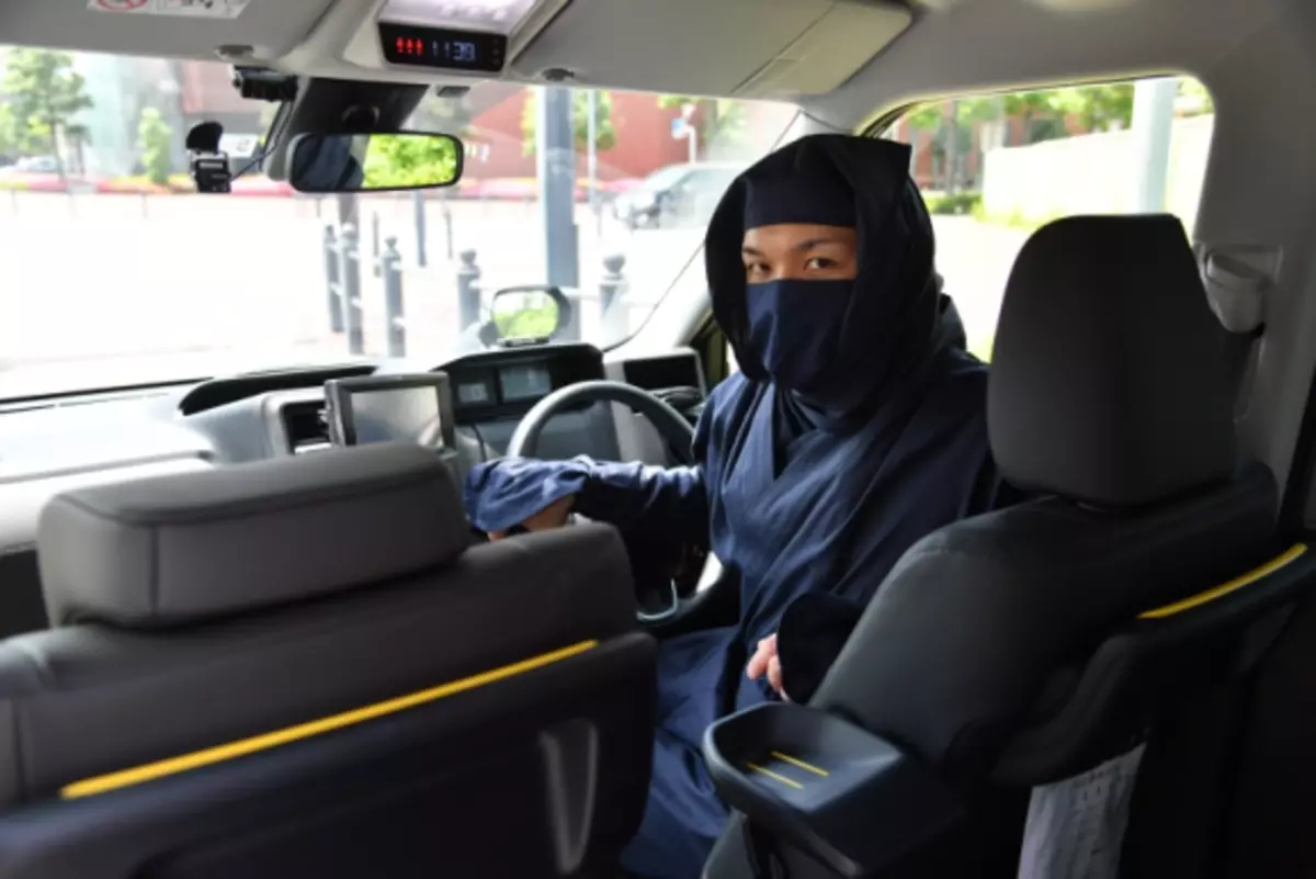 Bilde №1 - i Japan, en taxi forvaltet av Ninja dukket opp