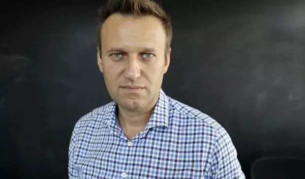 Wow, rinne Navalny a bhealach go dtí an éitear den chéad chainéal! Agus tharla sé ar pheil 19750_1