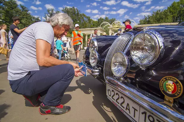 Bilde №2 - Old Men Motors kjører: Rally Classic Cars Thundered i Moskva