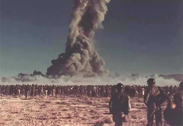 Foto №1 - Labortablo Misanthrop: Koloraj fotoj de atomaj eksplodoj de 1940-1960-aj jaroj
