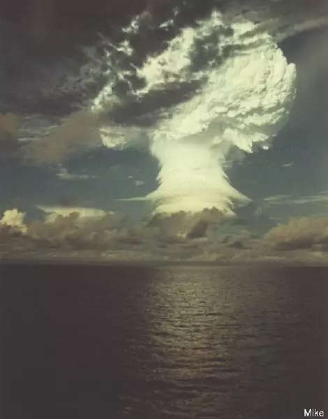 Labortablo MizantroPropa: Koloraj fotoj de atomaj eksplodoj de la 1940-1960-aj jaroj 22518_10