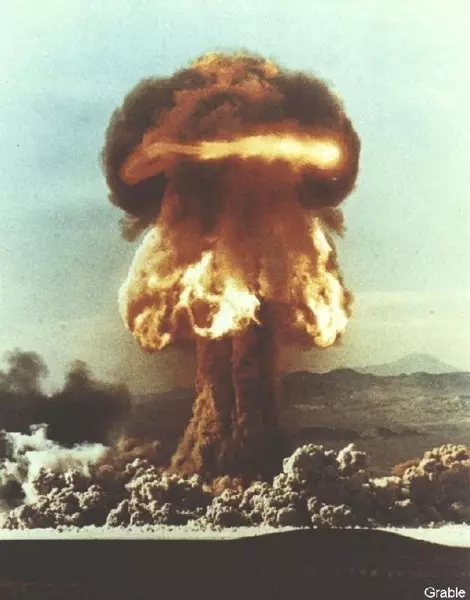 Labortablo MizantroPropa: Koloraj fotoj de atomaj eksplodoj de la 1940-1960-aj jaroj 22518_13