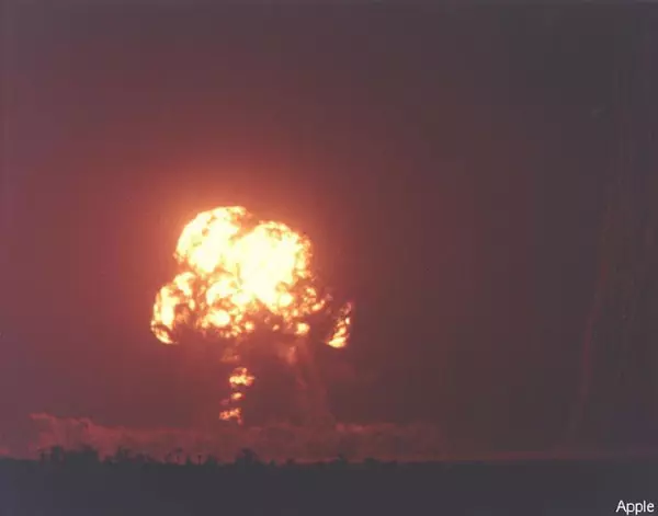 Labortablo MizantroPropa: Koloraj fotoj de atomaj eksplodoj de la 1940-1960-aj jaroj 22518_14