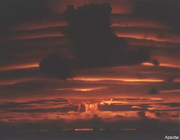 Labortablo MizantroPropa: Koloraj fotoj de atomaj eksplodoj de la 1940-1960-aj jaroj 22518_16