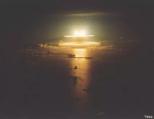 Labortablo MizantroPropa: Koloraj fotoj de atomaj eksplodoj de la 1940-1960-aj jaroj 22518_23