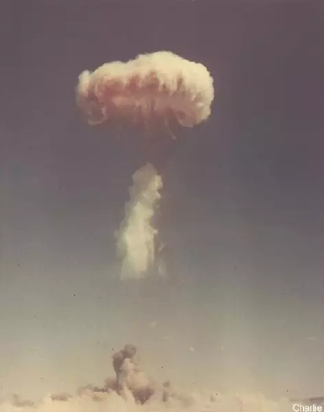 Labortablo MizantroPropa: Koloraj fotoj de atomaj eksplodoj de la 1940-1960-aj jaroj 22518_4