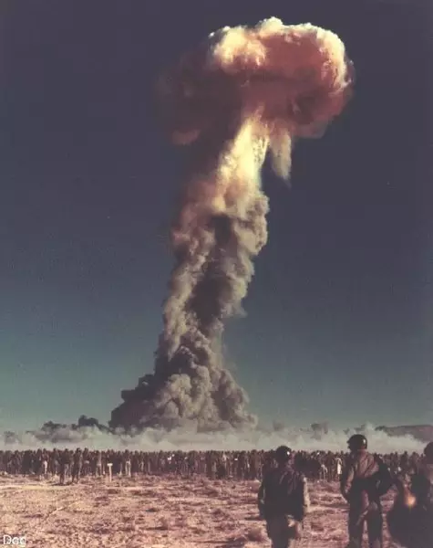 Labortablo MizantroPropa: Koloraj fotoj de atomaj eksplodoj de la 1940-1960-aj jaroj 22518_6