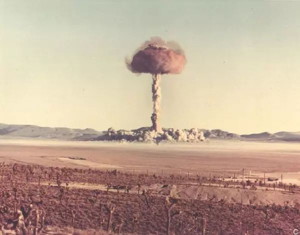 Labortablo MizantroPropa: Koloraj fotoj de atomaj eksplodoj de la 1940-1960-aj jaroj 22518_7