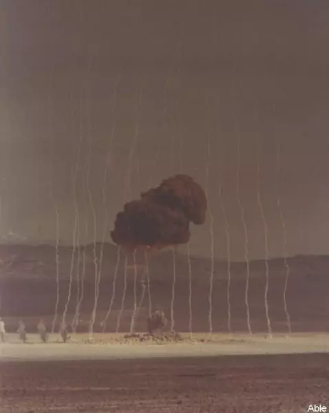 Labortablo MizantroPropa: Koloraj fotoj de atomaj eksplodoj de la 1940-1960-aj jaroj 22518_9