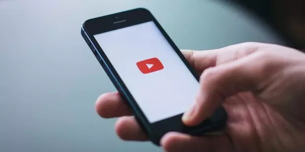 Lifehak: Ako hrať video s youtube na ios pozadí