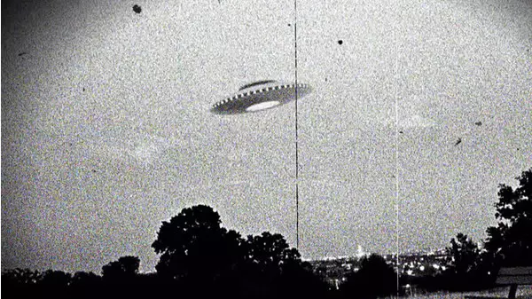 UFO суреттері «Photoshop» ойлап тапқанға дейін не пайда болды (16 мысал) 22783_15