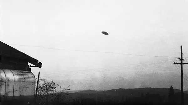 UFO суреттері «Photoshop» ойлап тапқанға дейін не пайда болды (16 мысал) 22783_8