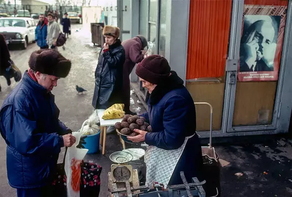 Inkwenkwezi kunye nokufa kwe-USSR kwiifoto zikaChris nal 22897_3