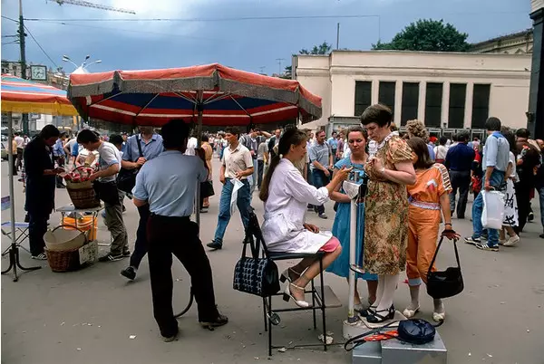 Inkwenkwezi kunye nokufa kwe-USSR kwiifoto zikaChris nal 22897_31