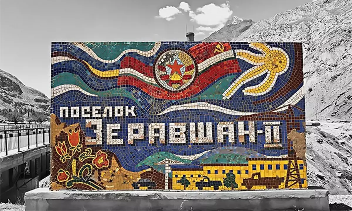 The best samples of Soviet street and industrial mosaic (56 photos)