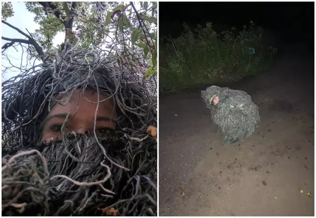 Die meisie het met 'n bos geklee om nou te fotografeer hoe haar suster 'n sin maak