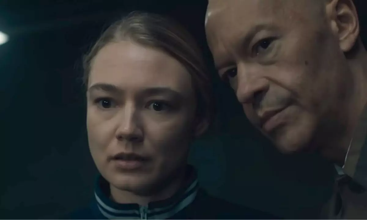 Oksana Akinshina og Fyodor Bondarchuk í Space Horror Trailer "Satellite"