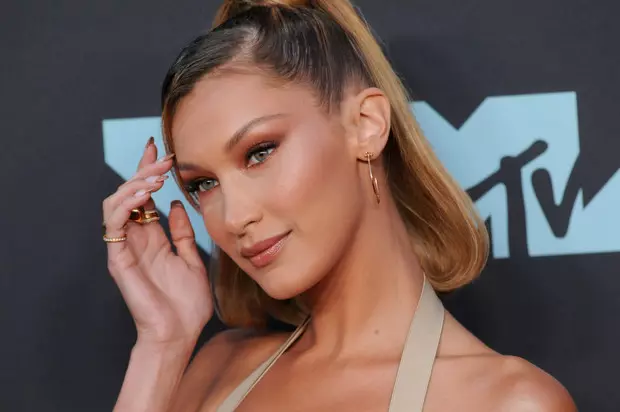 Famoso chirurgo plastico chiamato la faccia di Bella Hadid il più bello del mondo